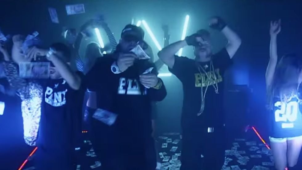 Raper Tede pod lupą skarbówki. Fiskus chce podatku za "hajsy", którymi ...